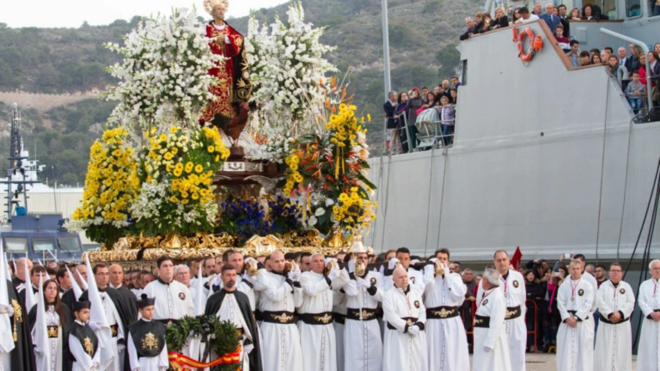 La marcialidad castrense y la austeridad marcan las procesiones del ...