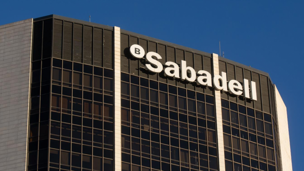 Sabadell distribuye 370 millones en dividendos y mantiene su hoja de ...